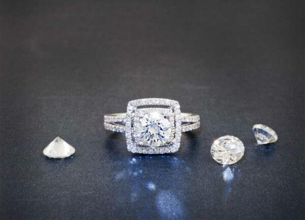 Double Halo Engagement Ring : Arden Jewelers